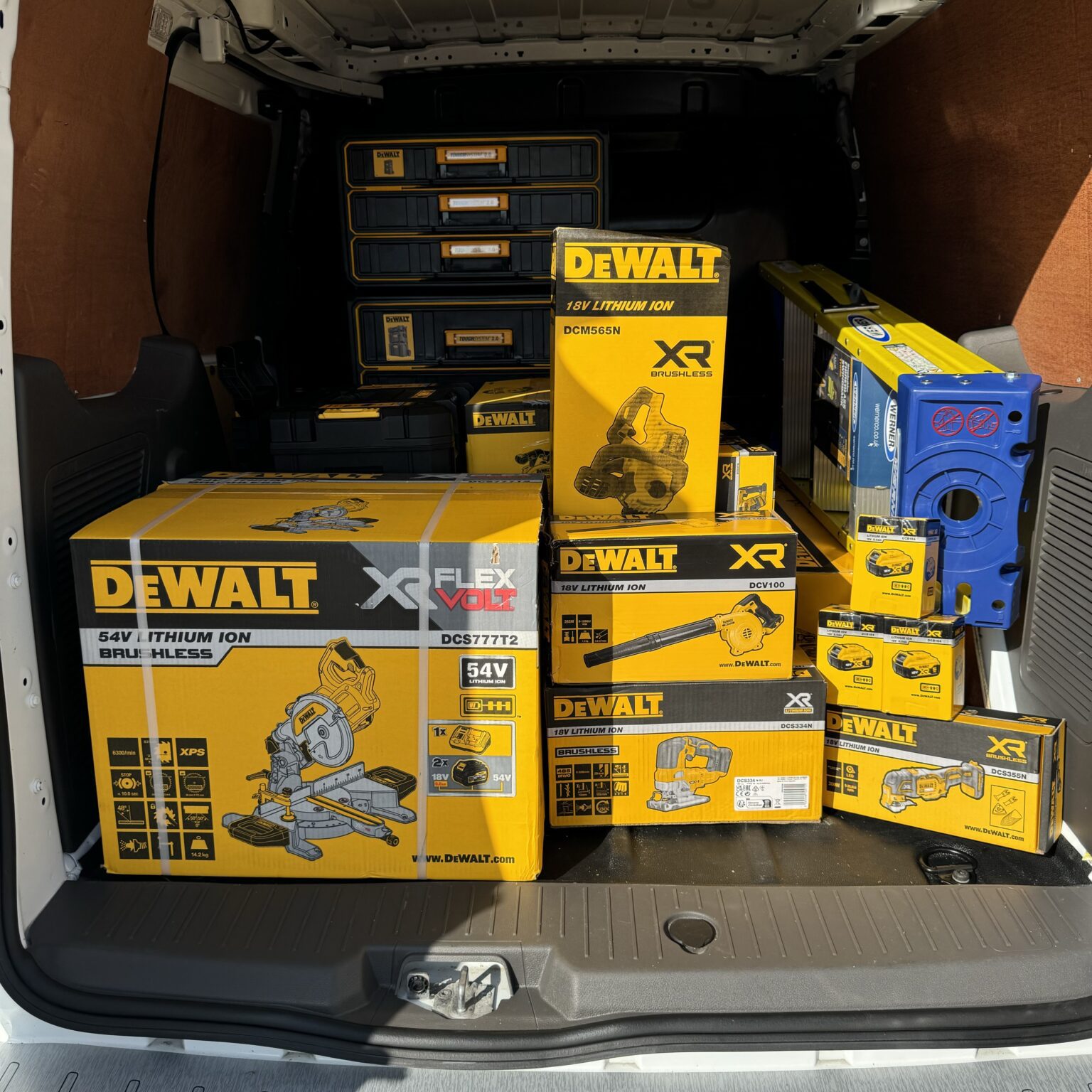 2020 Ford Transit Connect + £4k Dewalt Tool Bundle + £1000 Cash - Power ...