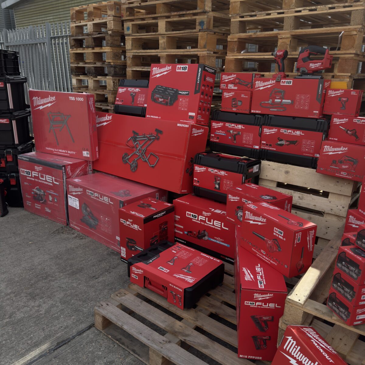 Ultimate Milwaukee M18 Mega Bundle - Power Tool Competitions - Win Vans ...
